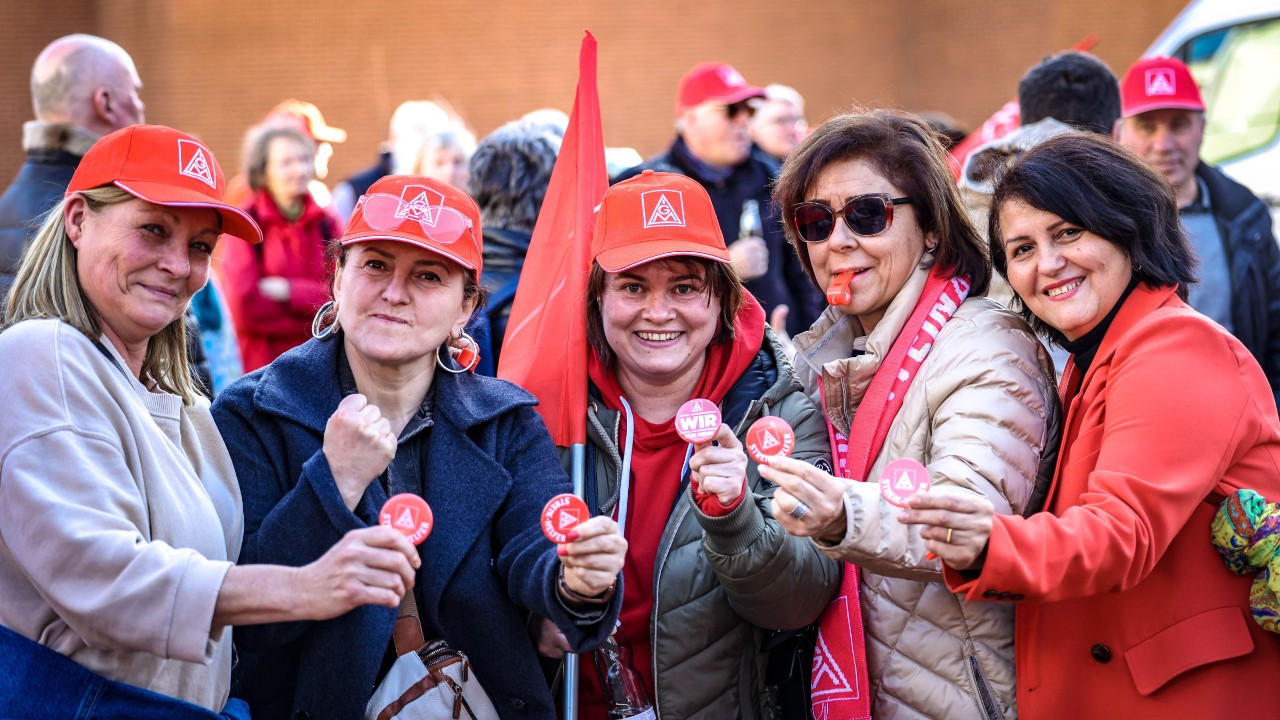 Kfz-Tarifkommissionen fordern 6,5 Prozent mehr Geld